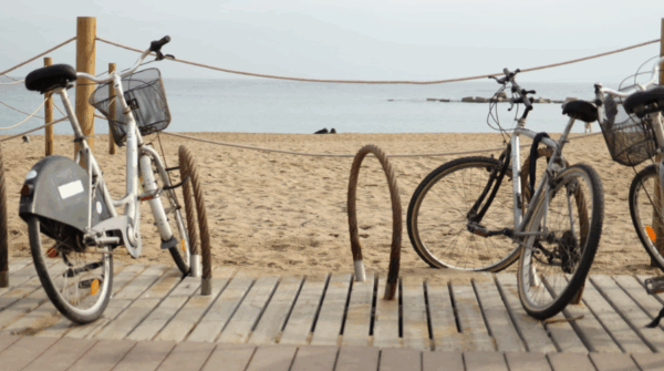 Nazomer Biking dinner langs de kust: ontdek de recreatiesector in ...